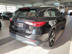 Melns Mercedes-Benz GLC 300 2023 Viļņa, ar dzinēja tilpumu 2.00 L un nobraukumu 110 tūkst. km par 42666 €, foto 5 vietnē AUTOMOTO.COM.LV