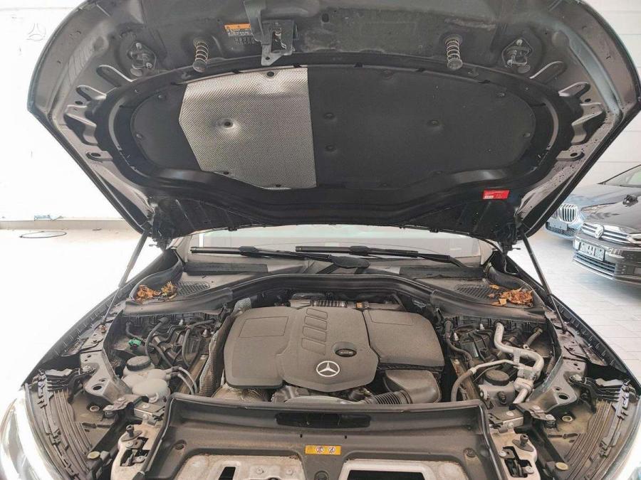 Melns Mercedes-Benz GLC 300 2023 Viļņa, ar dzinēja tilpumu 2.00 L un nobraukumu 110 tūkst. km par 42666 €, foto 17 vietnē AUTOMOTO.COM.LV