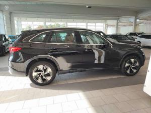 Melns Mercedes-Benz GLC 300 2023 Viļņa, ar dzinēja tilpumu 2.00 L un nobraukumu 110 tūkst. km par 42666 €, foto 20 vietnē AUTOMOTO.COM.LV