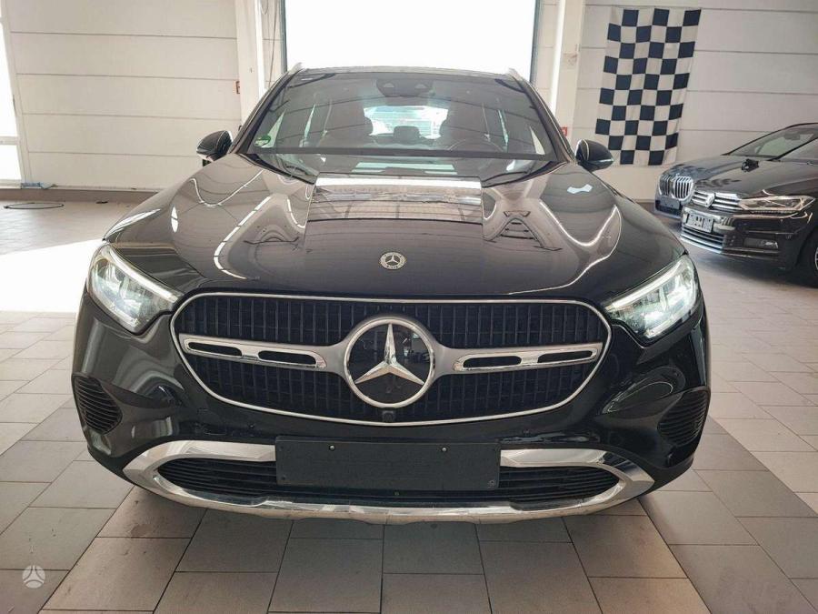 Melns Mercedes-Benz GLC 300 2023 Viļņa, ar dzinēja tilpumu 2.00 L un nobraukumu 110 tūkst. km par 42666 €, foto 23 vietnē AUTOMOTO.COM.LV