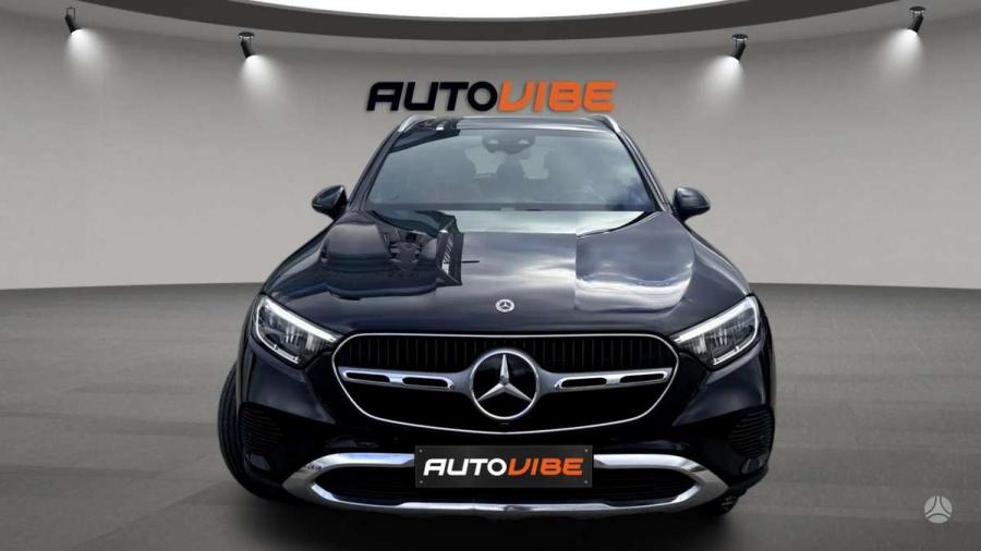 Melns Mercedes-Benz GLC 300 2023 Viļņa, ar dzinēja tilpumu 2.00 L un nobraukumu 110 tūkst. km par 43222 €, foto 3 vietnē AUTOMOTO.COM.LV