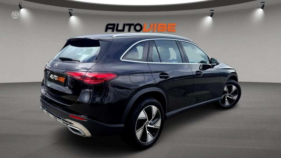 Melns Mercedes-Benz GLC 300 2023 Viļņa, ar dzinēja tilpumu 2.00 L un nobraukumu 110 tūkst. km par 43222 €, foto 6 vietnē AUTOMOTO.COM.LV