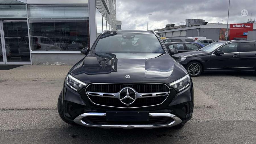Melns Mercedes-Benz GLC 300 2023 Viļņa, ar dzinēja tilpumu 2.00 L un nobraukumu 110 tūkst. km par 43222 €, foto 8 vietnē AUTOMOTO.COM.LV
