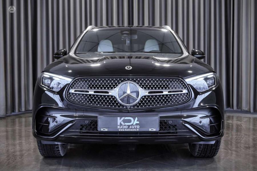 Black Mercedes-Benz GLC 300 2024 in Marijampole, with an engine capacity of 2.00 L and mileage of 7 thousand km for 49950 €, photo 4 on AUTOMOTO.COM.LV