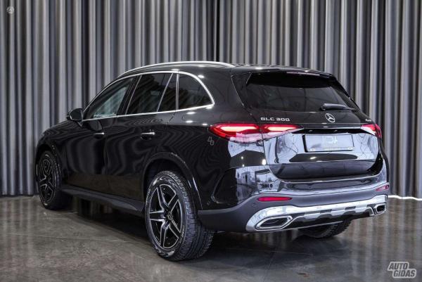 Melns Mercedes-Benz GLC 300 2024 Marijampole, ar dzinēja tilpumu 2.00 L un nobraukumu 7 tūkst. km par 49950 €, foto 7 vietnē AUTOMOTO.COM.LV
