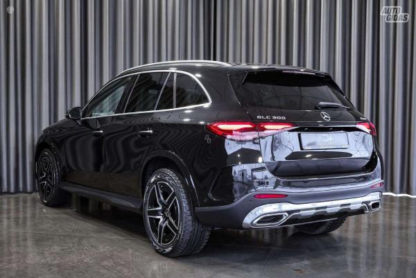 Melns Mercedes-Benz GLC 300 2024 Marijampole, ar dzinēja tilpumu 2.00 L un nobraukumu 7 tūkst. km par 47950 €, foto 7 vietnē AUTOMOTO.COM.LV