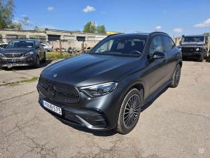 Melns Mercedes-Benz GLC 300 2024 Telšiai, ar dzinēja tilpumu 2.00 L un nobraukumu 26 tūkst. km par 49500 €, foto  vietnē AUTOMOTO.COM.LV