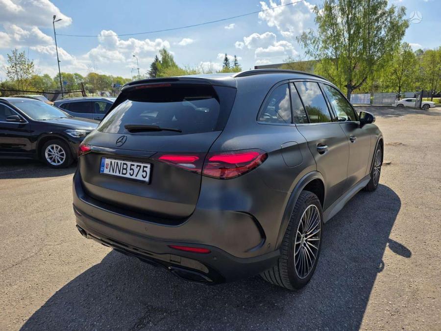 Black Mercedes-Benz GLC 300 2024 in Telschi, with an engine capacity of 2.00 L and mileage of 26 thousand km for 49500 €, photo 4 on AUTOMOTO.COM.LV
