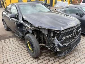 Black Mercedes-Benz GLC 300 2024 in Siauliai, with an engine capacity of 1.93 L and mileage of 29 thousand km for 36900 €, photo 3 on AUTOMOTO.COM.LV