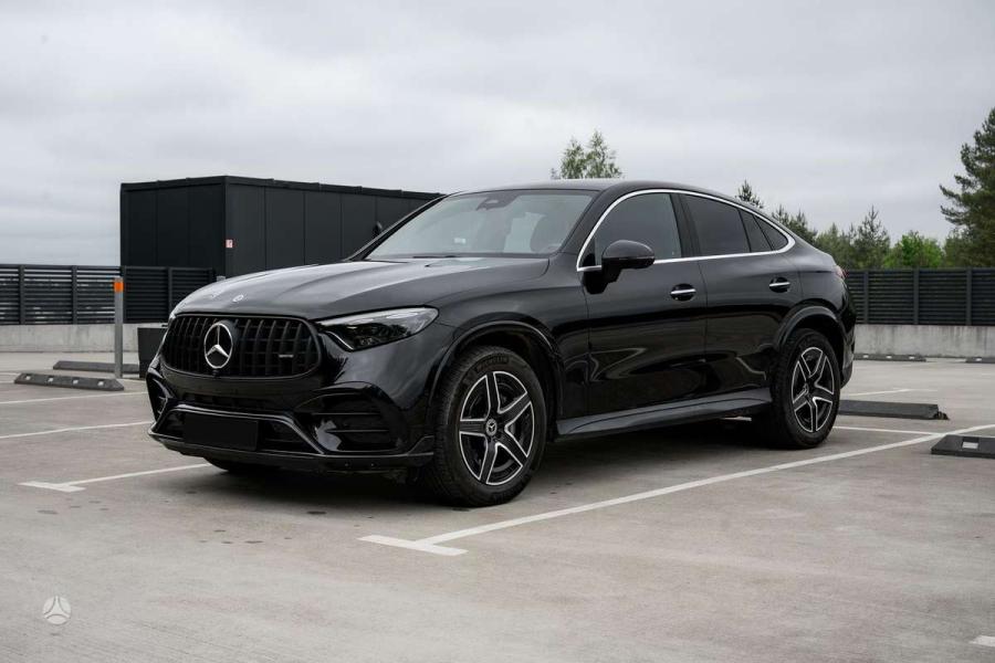 Melns Mercedes-Benz GLC 300 2024 Viļņa, ar dzinēja tilpumu 2.00 L un nobraukumu 20 tūkst. km par 51990 €, foto 1 vietnē AUTOMOTO.COM.LV