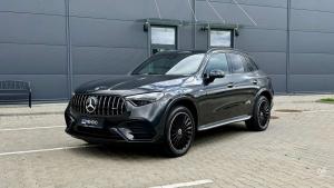 Черный Мерседес GLC 300 2025 в Вильнюс, объемом двигателя 2.00 л и пробегом 17 тыс. км за 57990 €, фото  на AUTOMOTO.COM.LV