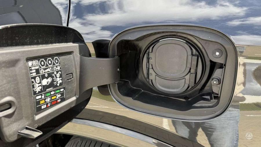 Черный Мерседес GLC 300 2025 в Вильнюс, объемом двигателя 2.00 л и пробегом 17 тыс. км за 57990 €, фото 49 на AUTOMOTO.COM.LV