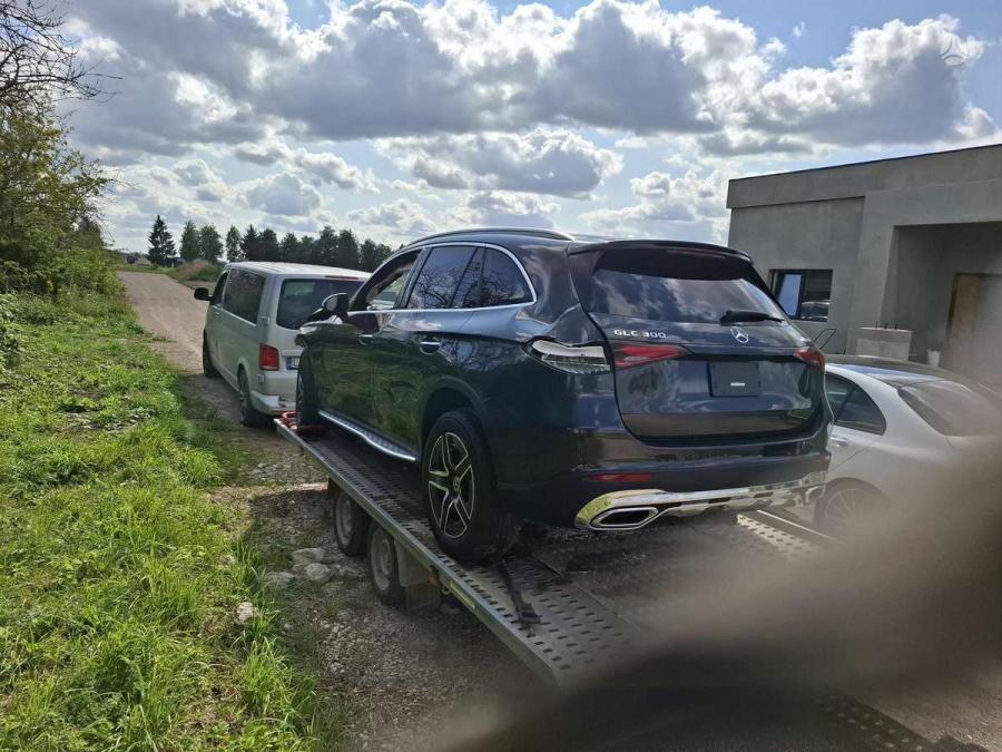 Melns Mercedes-Benz GLC 300 2026 Šauļi, ar dzinēja tilpumu 2.00 L un nobraukumu 5 tūkst. km par 24500 €, foto 4 vietnē AUTOMOTO.COM.LV