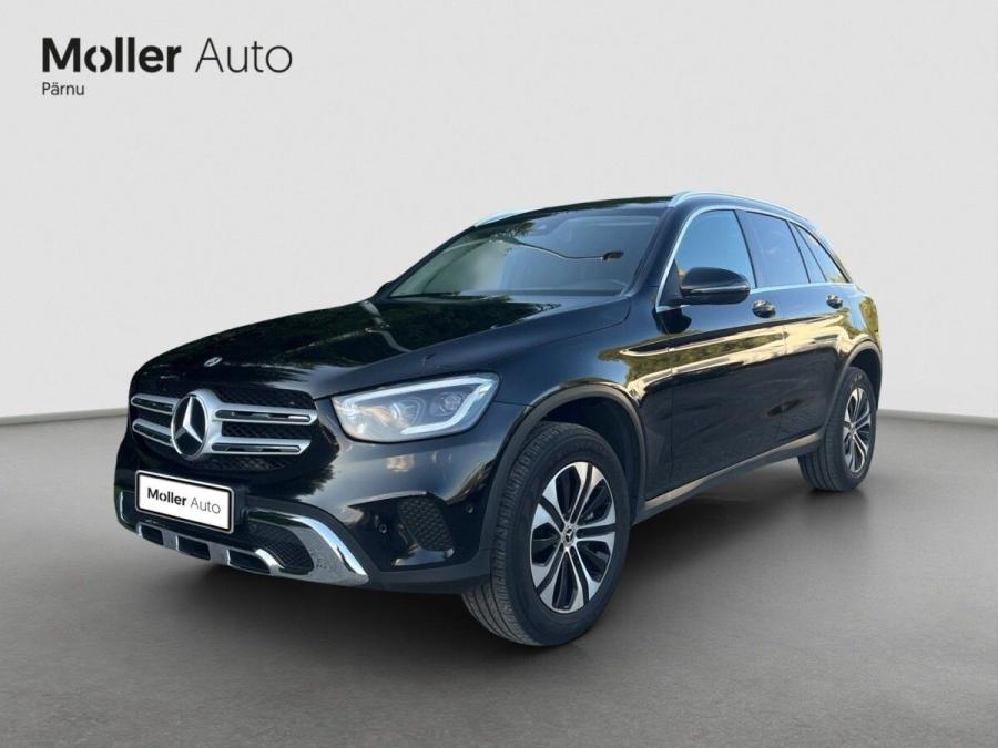 Черный Мерседес GLC 300 2022 в Пярну, объемом двигателя 2.00 л и пробегом 207 тыс. км за 25900 €, фото 1 на AUTOMOTO.COM.LV