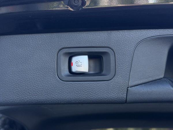 Мерседес GLC 300 2022 в Пярну на AUTOMOTO.COM.LV Черный Мерседес GLC 300 2022 в Пярну, объемом двигателя 2.00 л и пробегом 207 тыс. км за 25900 €, фото 10 на AUTOMOTO.COM.LV