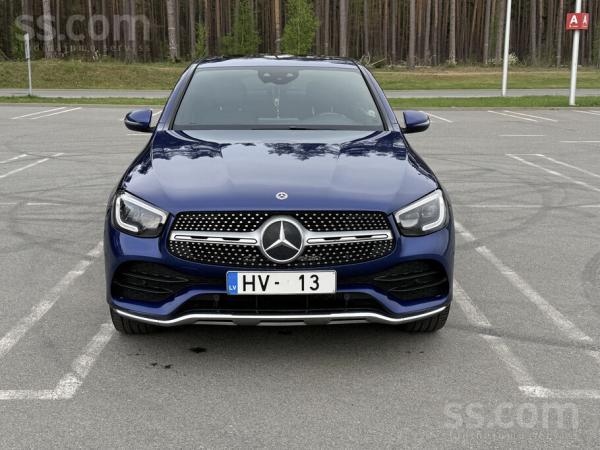Синий Мерседес GLC 300 2019 в Рига, объемом двигателя 2.00 л и пробегом 160 тыс. км за 35990 €, фото 2 на AUTOMOTO.COM.LV