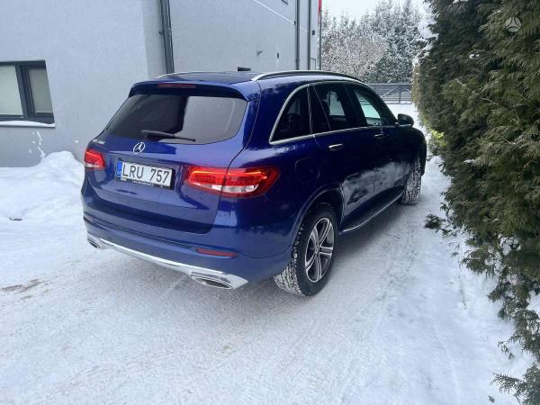 Blue Mercedes-Benz GLC 300 2018 in Kaunas, with an engine capacity of 1.99 L and mileage of 124 thousand km for 19300 €, photo 5 on AUTOMOTO.COM.LV