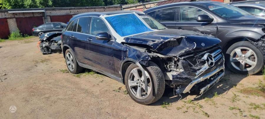 Zils Mercedes-Benz GLC 300 2018 Viļņa, ar dzinēja tilpumu 1.99 L un nobraukumu 170 tūkst. km par 9850 €, foto 7 vietnē AUTOMOTO.COM.LV