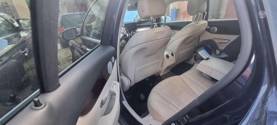 Zils Mercedes-Benz GLC 300 2018 Viļņa, ar dzinēja tilpumu 1.99 L un nobraukumu 170 tūkst. km par 9850 €, foto 9 vietnē AUTOMOTO.COM.LV