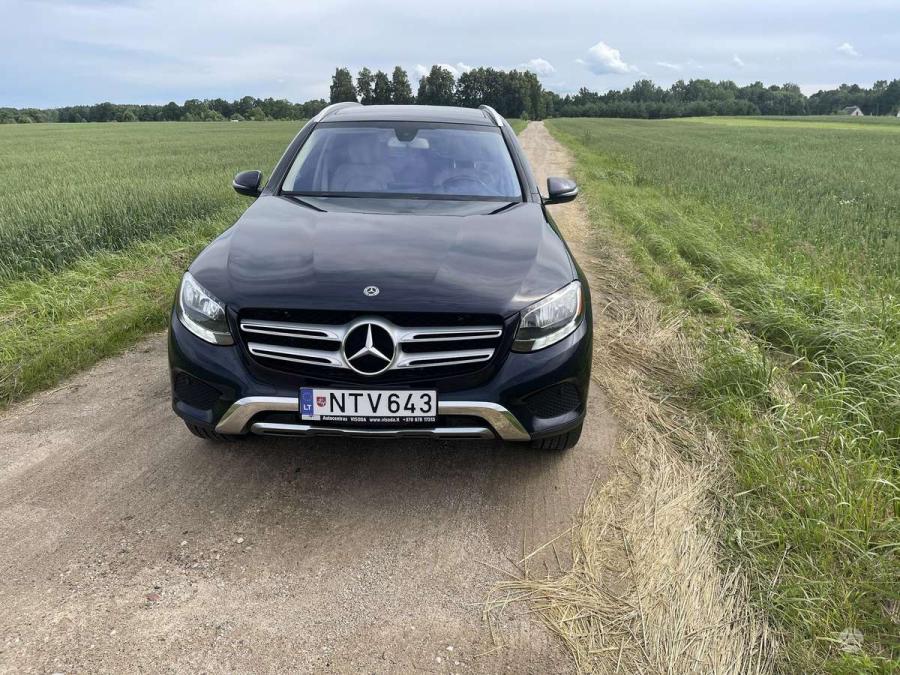 Синий Мерседес GLC 300 2018 в Паневежис, объемом двигателя 1.99 л и пробегом 197 тыс. км за 21000 €, фото 1 на AUTOMOTO.COM.LV