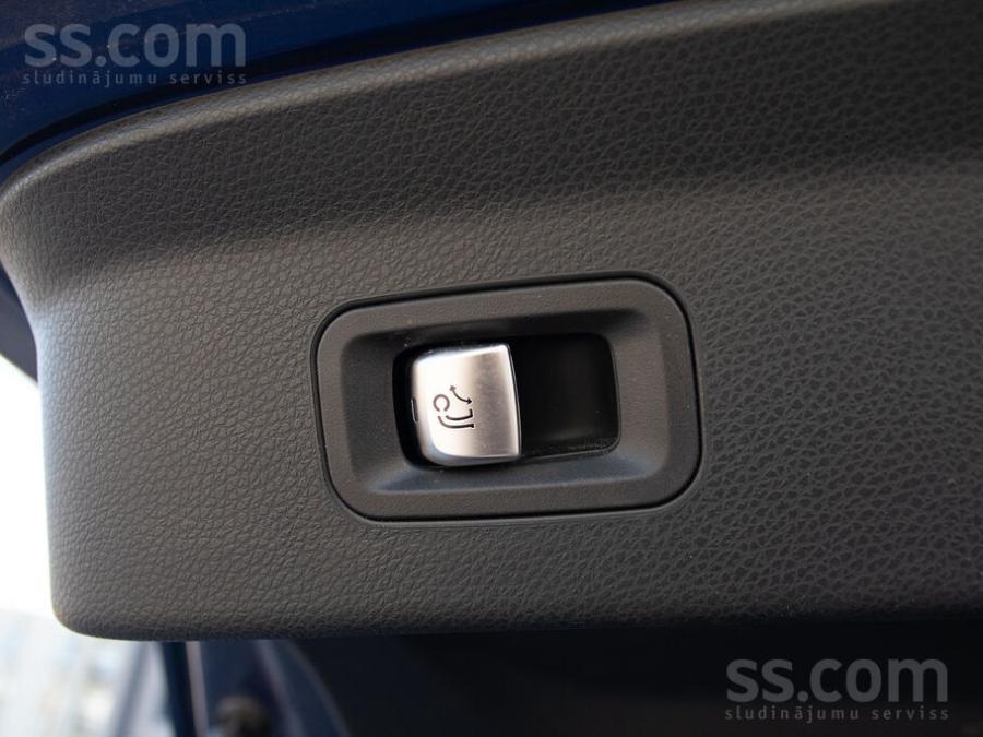 Blue Mercedes-Benz GLC 300 2019 in Riga, with an engine capacity of 3.00 L and mileage of 163 thousand km for 35990 €, photo 16 on AUTOMOTO.COM.LV