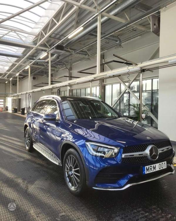 Blue Mercedes-Benz GLC 300 2020 in Kaunas, with an engine capacity of 1.99 L and mileage of 140 thousand km for 34000 €, photo 3 on AUTOMOTO.COM.LV