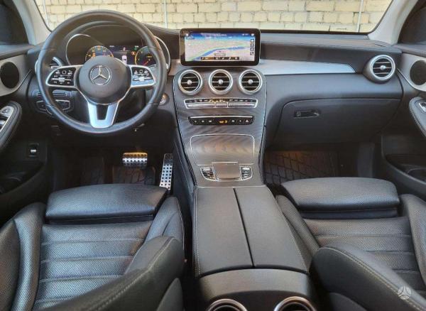Blue Mercedes-Benz GLC 300 2020 in Kaunas, with an engine capacity of 1.99 L and mileage of 140 thousand km for 34000 €, photo 6 on AUTOMOTO.COM.LV