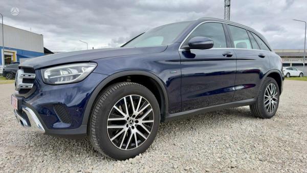 Zils Mercedes-Benz GLC 300 2020 Šauļi, ar dzinēja tilpumu 1.99 L un nobraukumu 95 tūkst. km par 27350 €, foto  vietnē AUTOMOTO.COM.LV