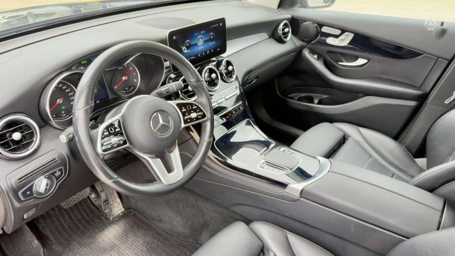 Синий Мерседес GLC 300 2020 в Шяуляй, объемом двигателя 1.99 л и пробегом 95 тыс. км за 27350 €, фото 15 на AUTOMOTO.COM.LV