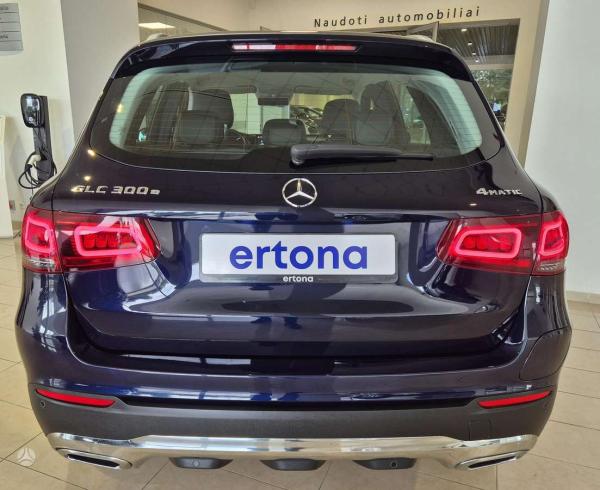 Zils Mercedes-Benz GLC 300 2020 Šauļi, ar dzinēja tilpumu 1.99 L un nobraukumu 96 tūkst. km par 29900 €, foto 7 vietnē AUTOMOTO.COM.LV