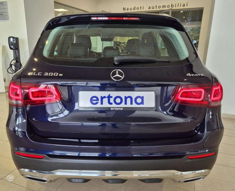 Zils Mercedes-Benz GLC 300 2020 Šauļi, ar dzinēja tilpumu 1.99 L un nobraukumu 96 tūkst. km par 29900 €, foto 8 vietnē AUTOMOTO.COM.LV