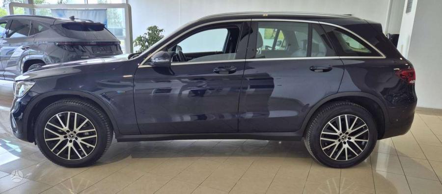 Zils Mercedes-Benz GLC 300 2020 Šauļi, ar dzinēja tilpumu 1.99 L un nobraukumu 96 tūkst. km par 29900 €, foto 10 vietnē AUTOMOTO.COM.LV