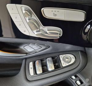 Zils Mercedes-Benz GLC 300 2020 Šauļi, ar dzinēja tilpumu 1.99 L un nobraukumu 96 tūkst. km par 29900 €, foto 17 vietnē AUTOMOTO.COM.LV
