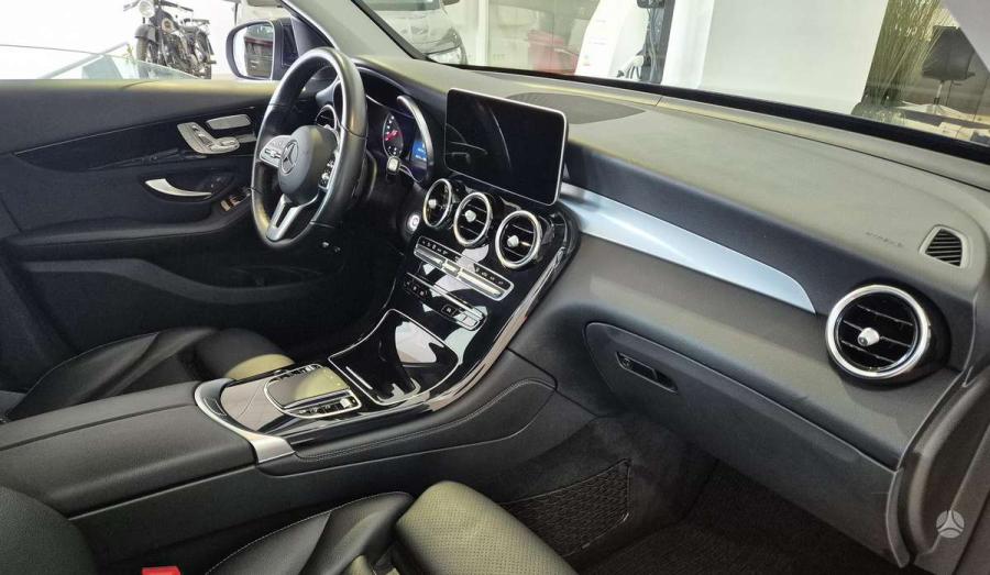 Zils Mercedes-Benz GLC 300 2020 Šauļi, ar dzinēja tilpumu 1.99 L un nobraukumu 96 tūkst. km par 29900 €, foto 25 vietnē AUTOMOTO.COM.LV
