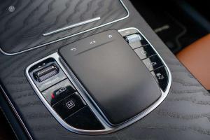 Zils Mercedes-Benz GLC 300 2020 Kauņa, ar dzinēja tilpumu 1.99 L un nobraukumu 166 tūkst. km par 31999 €, foto 30 vietnē AUTOMOTO.COM.LV