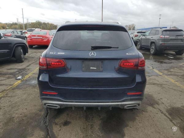Blue Mercedes-Benz GLC 300 2021 in Vilnius, with an engine capacity of 1.99 L and mileage of 44 thousand km for 16200 €, photo 3 on AUTOMOTO.COM.LV