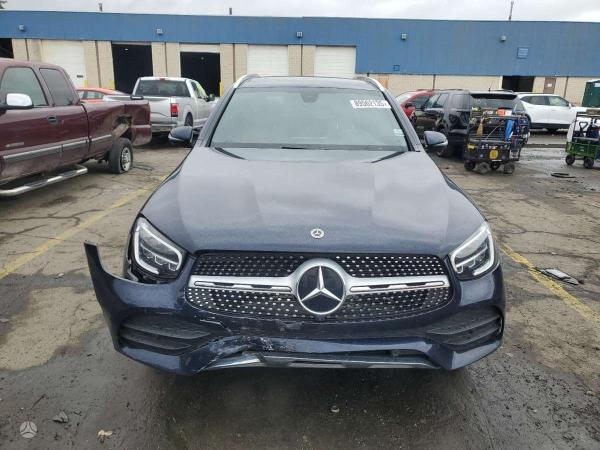 Blue Mercedes-Benz GLC 300 2021 in Vilnius, with an engine capacity of 1.99 L and mileage of 44 thousand km for 16200 €, photo 5 on AUTOMOTO.COM.LV