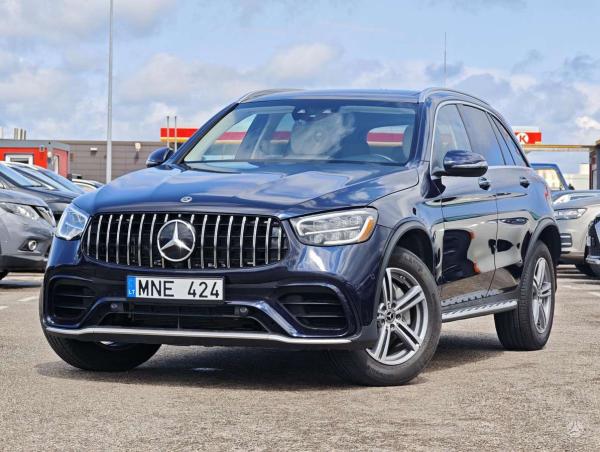 Синий Мерседес GLC 300 2021 в Вильнюс, объемом двигателя 1.99 л и пробегом 25 тыс. км за 38900 €, фото 1 на AUTOMOTO.COM.LV