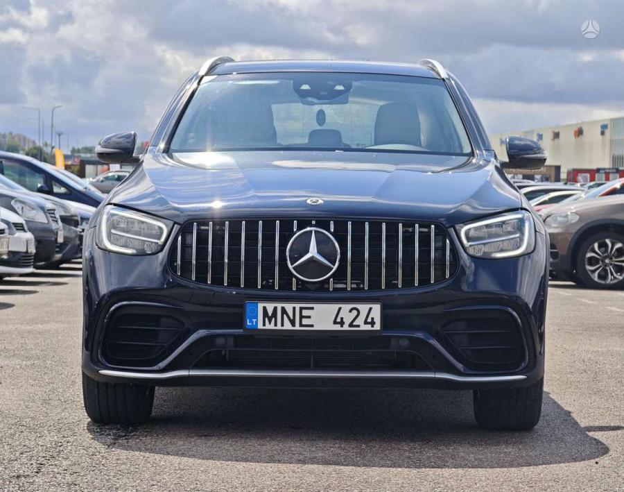 Blue Mercedes-Benz GLC 300 2021 in Vilnius, with an engine capacity of 1.99 L and mileage of 25 thousand km for 38900 €, photo 3 on AUTOMOTO.COM.LV