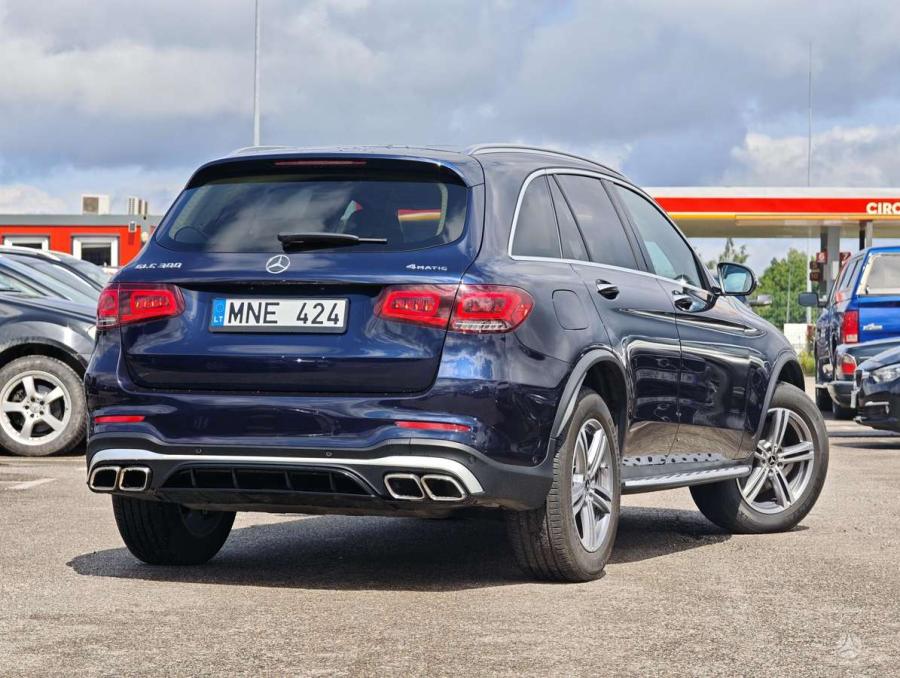 Blue Mercedes-Benz GLC 300 2021 in Vilnius, with an engine capacity of 1.99 L and mileage of 25 thousand km for 38900 €, photo 9 on AUTOMOTO.COM.LV