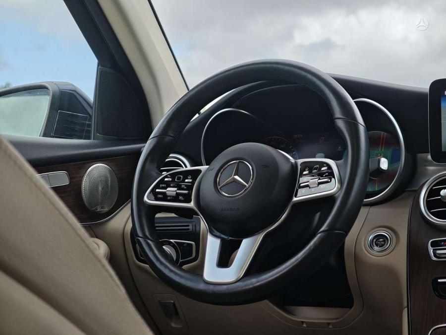 Blue Mercedes-Benz GLC 300 2021 in Vilnius, with an engine capacity of 1.99 L and mileage of 25 thousand km for 38900 €, photo 14 on AUTOMOTO.COM.LV