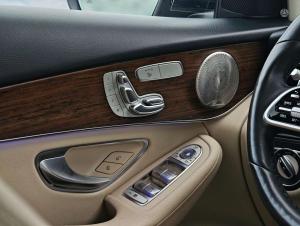 Blue Mercedes-Benz GLC 300 2021 in Vilnius, with an engine capacity of 1.99 L and mileage of 25 thousand km for 38900 €, photo 20 on AUTOMOTO.COM.LV