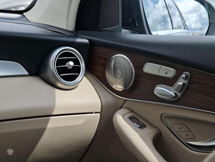 Blue Mercedes-Benz GLC 300 2021 in Vilnius, with an engine capacity of 1.99 L and mileage of 25 thousand km for 38900 €, photo 21 on AUTOMOTO.COM.LV