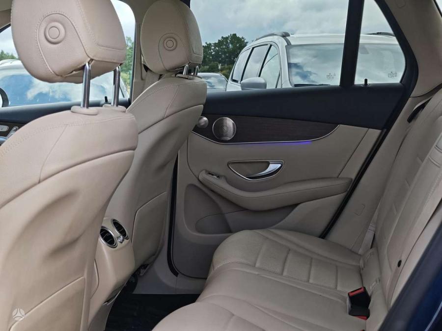 Blue Mercedes-Benz GLC 300 2021 in Vilnius, with an engine capacity of 1.99 L and mileage of 25 thousand km for 38900 €, photo 23 on AUTOMOTO.COM.LV