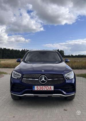 Zils Mercedes-Benz GLC 300 2021 Šilutė, ar dzinēja tilpumu 1.99 L un nobraukumu 92 tūkst. km par 28999 €, foto 4 vietnē AUTOMOTO.COM.LV