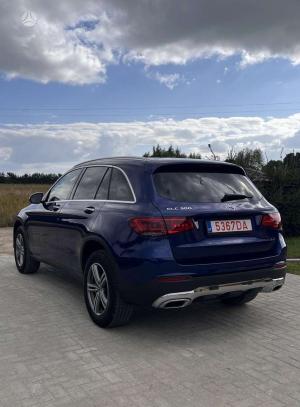 Zils Mercedes-Benz GLC 300 2021 Šilutė, ar dzinēja tilpumu 1.99 L un nobraukumu 92 tūkst. km par 28999 €, foto 5 vietnē AUTOMOTO.COM.LV