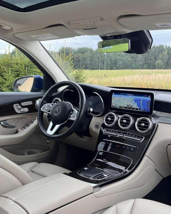 Zils Mercedes-Benz GLC 300 2021 Šilutė, ar dzinēja tilpumu 1.99 L un nobraukumu 92 tūkst. km par 28999 €, foto 9 vietnē AUTOMOTO.COM.LV
