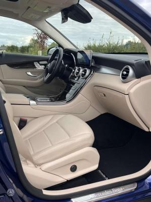 Zils Mercedes-Benz GLC 300 2021 Šilutė, ar dzinēja tilpumu 1.99 L un nobraukumu 92 tūkst. km par 28999 €, foto 12 vietnē AUTOMOTO.COM.LV