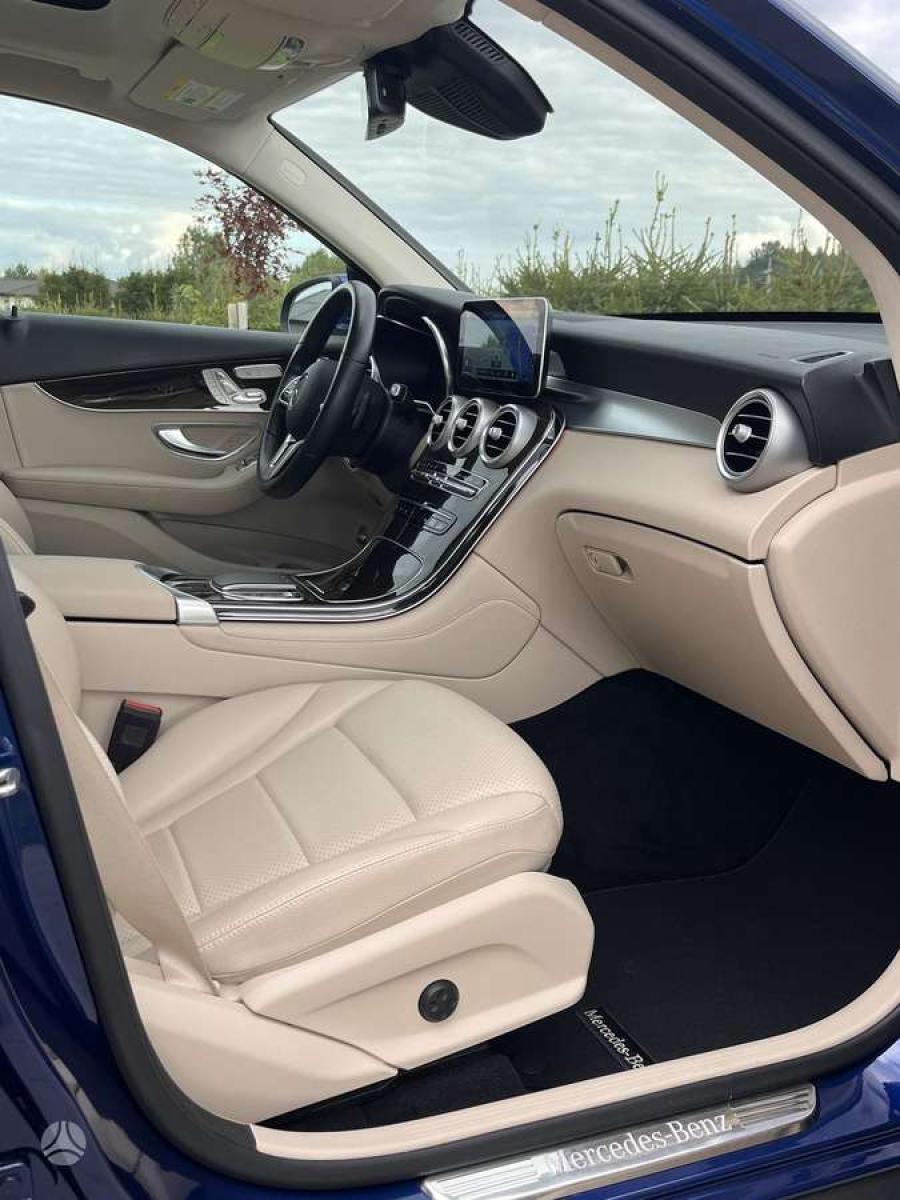 Zils Mercedes-Benz GLC 300 2021 Šilutė, ar dzinēja tilpumu 1.99 L un nobraukumu 92 tūkst. km par 28999 €, foto 12 vietnē AUTOMOTO.COM.LV
