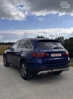 Blue Mercedes-Benz GLC 300 2021 in Silute, with an engine capacity of 2.00 L and mileage of 92 thousand km for 28999 €, photo 5 on AUTOMOTO.COM.LV
